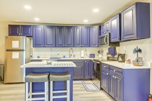 Conyers Vacation Rental W/ Pool: 5 Mi To Olde Town - SeaQuest Stonecrest, Stonecrest