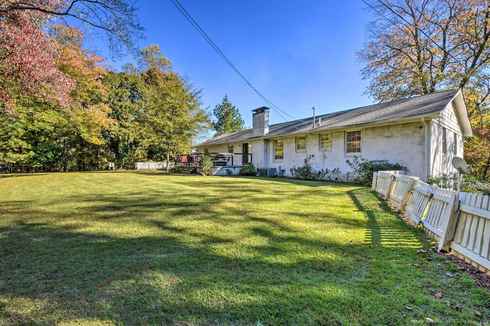 Mod 'Stable House' On 10 Acres, Walk To Lake! - Gainesville, GA