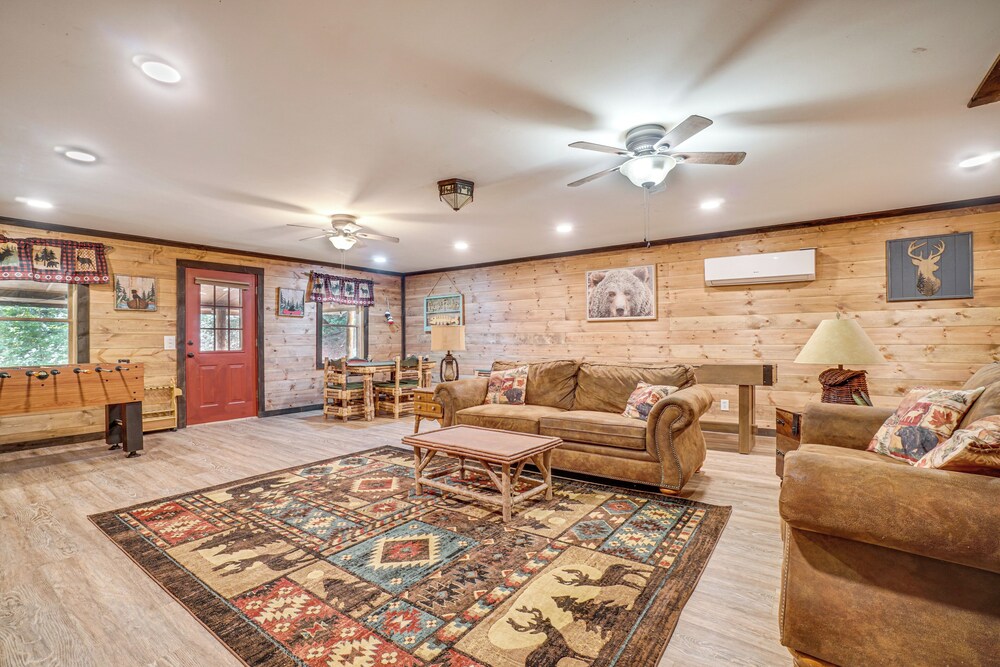 North Georgia Mtn Escape W/ Hot Tub & Games! - Clarkesville, GA