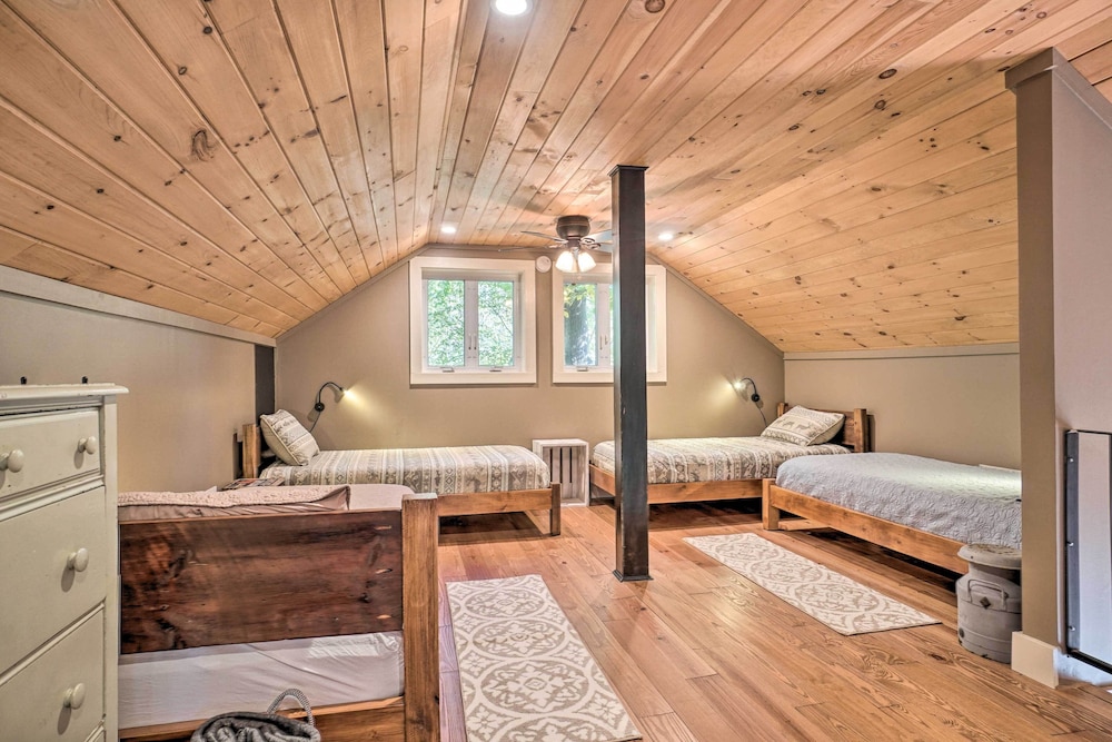 Riverfront Tallulah Falls Cabin W/ Hot Tub! - Clarkesville, GA