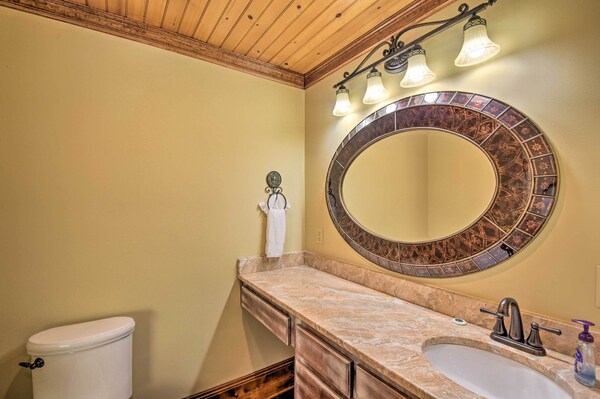 Clarkesville Ranch Cabin W/ Screened-in Porch! - Lake Tugalo, SC