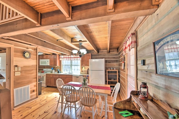 The Lake Place Cabin W/ Golf Cart & Free Kayaks! - Lavonia, GA