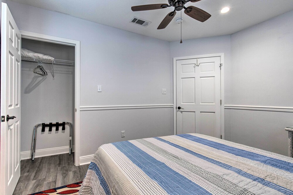 Downtown Ocean Springs Duplex W/ A/c 1 Mi To Beach - Ocean Springs, MS