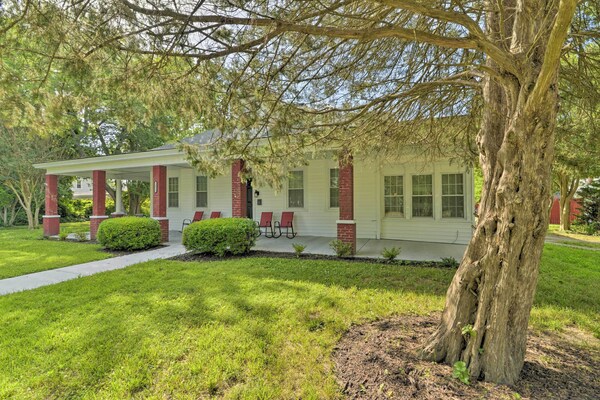 Hampton Sanctuary W/ Fire Pit & Fenced Yard! - Norfolk, VA