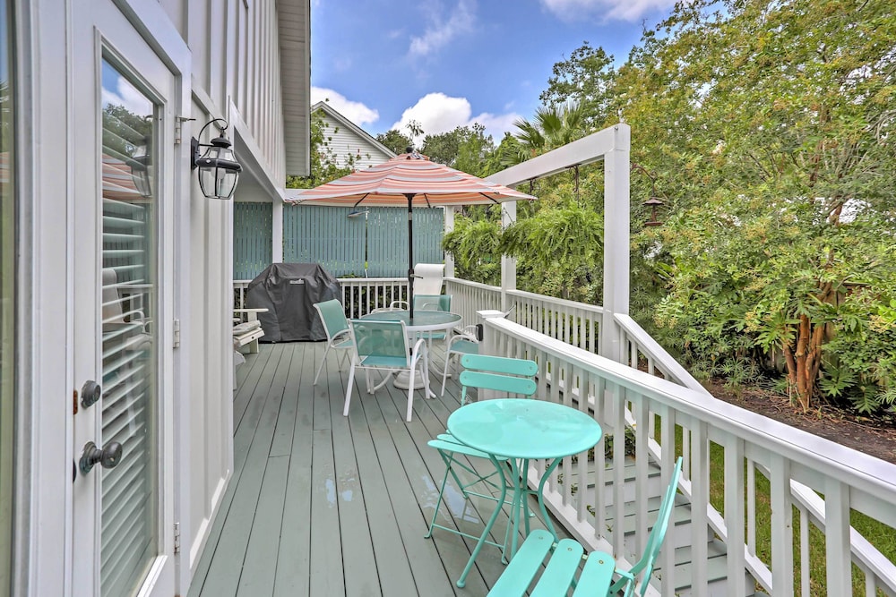 Bright St. Simons Island Escape: Walk To The Beach - Brunswick, GA