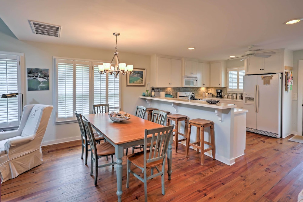 Bright St. Simons Island Escape: Walk To The Beach - Jekyll Island