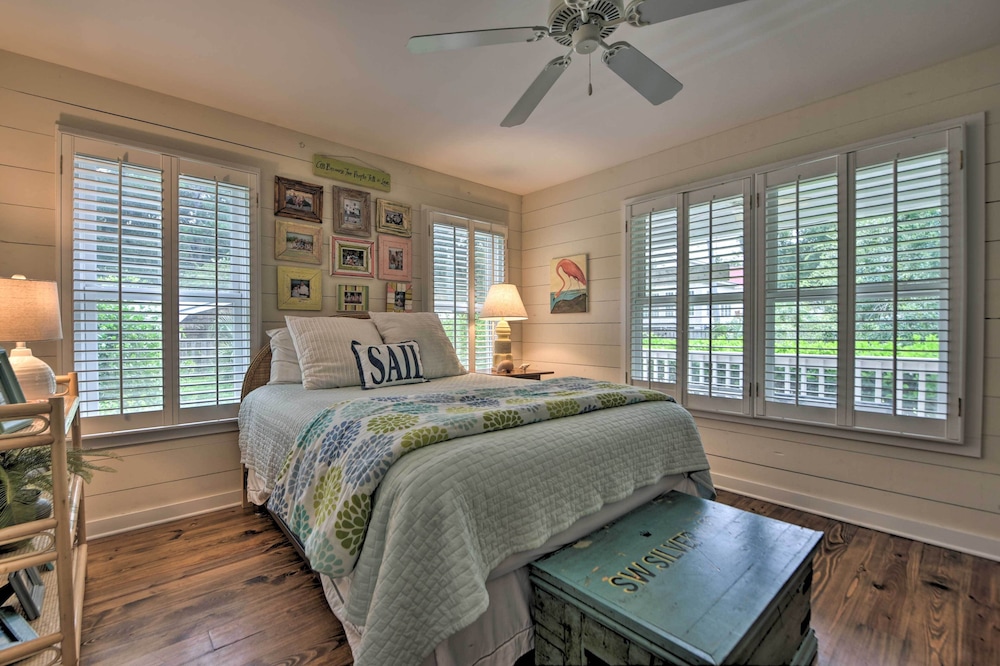 Bright St. Simons Island Escape: Walk To The Beach - Brunswick, GA