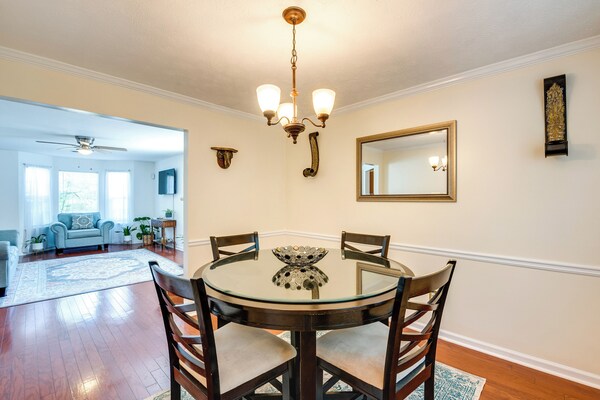 Atlanta Area Home W/ Yard ~ 2 Mi To Six Flags - Hurricane Harbor, Austell