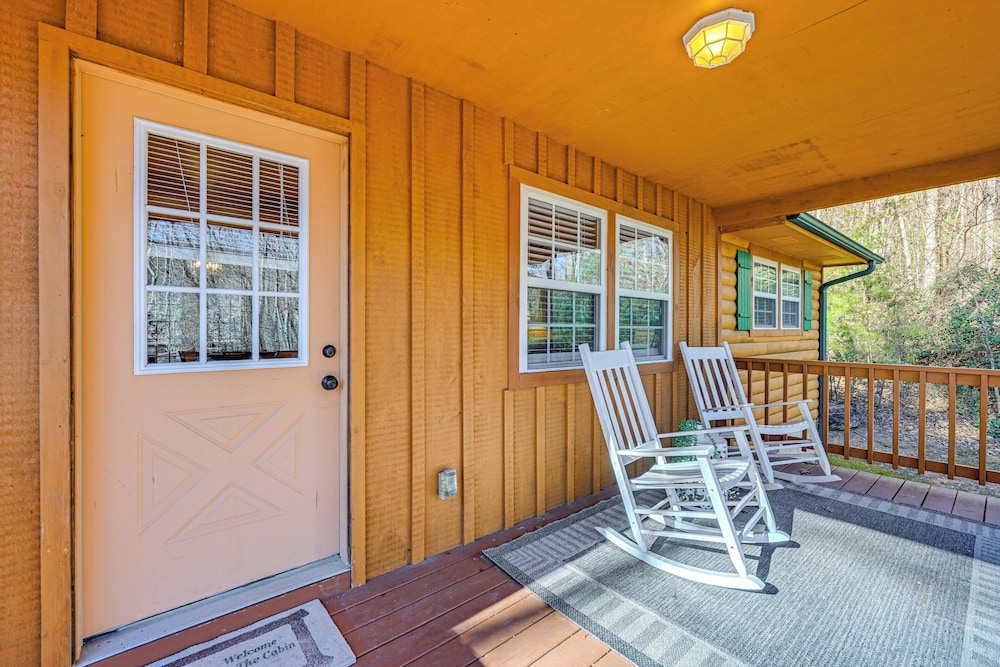 8 Mi To Chattooga River: Pet-friendly Mtn Cabin - Clayton, GA