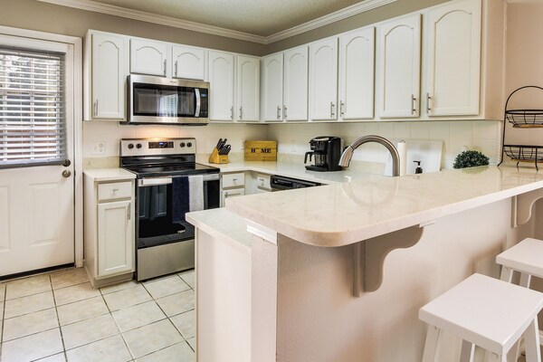 Soothing Savannah Townhome With Patio! - Richmond Hill, GA