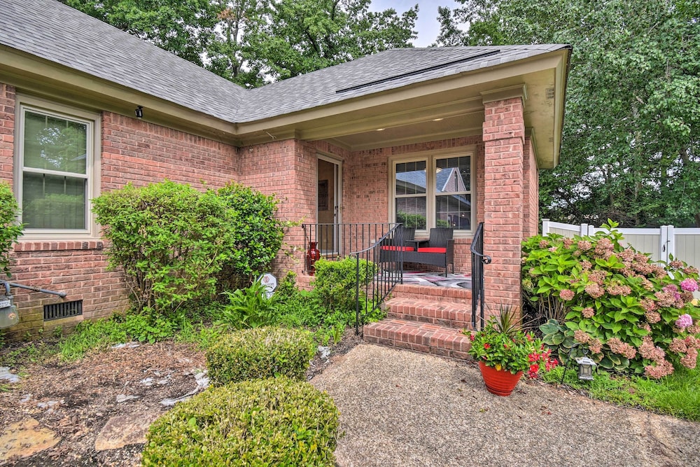 Bright Chesapeake Home Near Shopping & Dining - Smithfield, VA