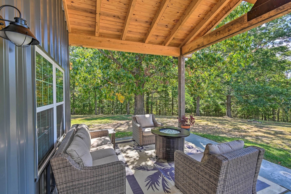 Cozy Tennessee Country Retreat On 5 Acres! - Nashville, TN