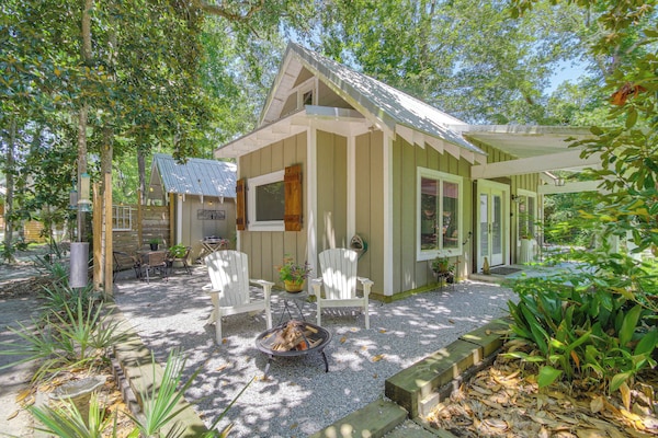 Historic Biloxi Bay Cottage W/ Beautiful View - Ocean Springs, MS
