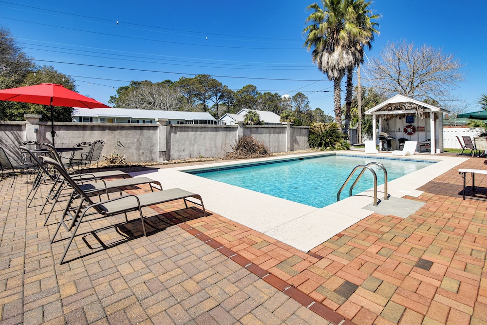 Spacious Tybee Island Retreat W/ Private Pool - Tybee Island, GA