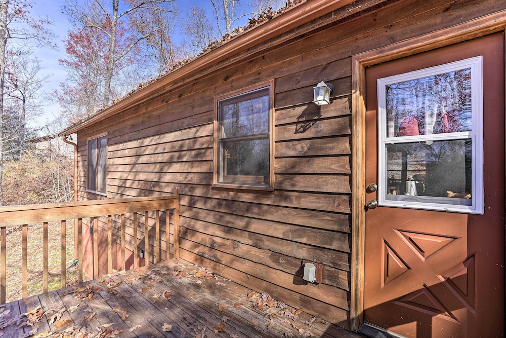 'Serenity Cabin' W/ Furnished Deck - Blue Ridge, GA