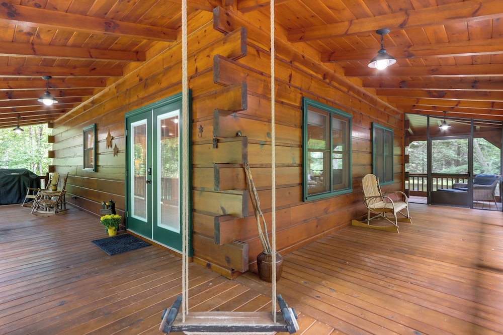 Blue Ridge Cabin Rental W/ Hot Tub & Creek Access! - Blue Ridge, GA