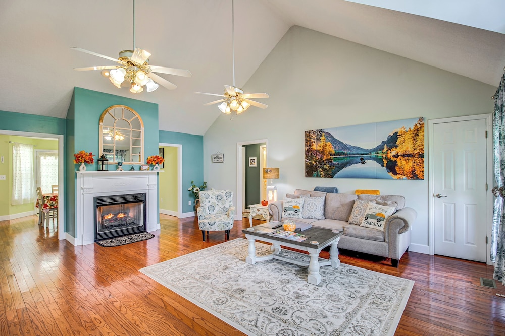 Charming Trenton Home W/ Mtn Views & Patio! - Cloudland Canyon State Park, Rising Fawn