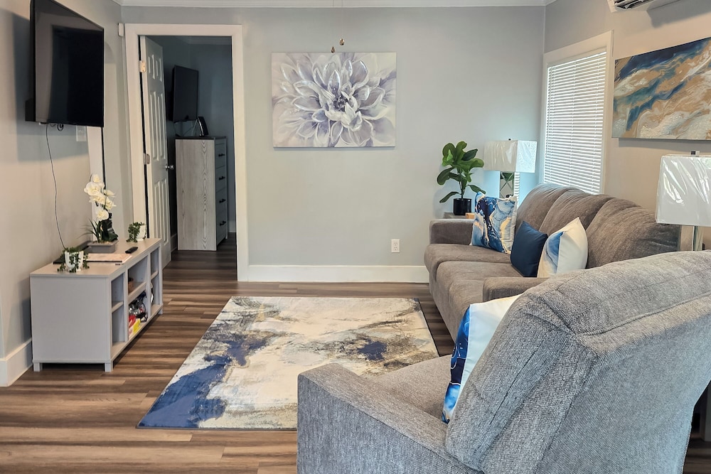 Walk To Beach: Hampton Home W/ Grill! - Hampton, VA