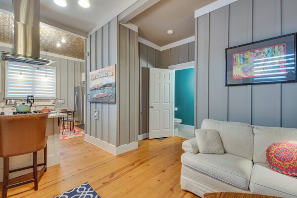 Welcoming Norcross Cottage W/ Deck + Shared Grill! - Johns Creek, GA