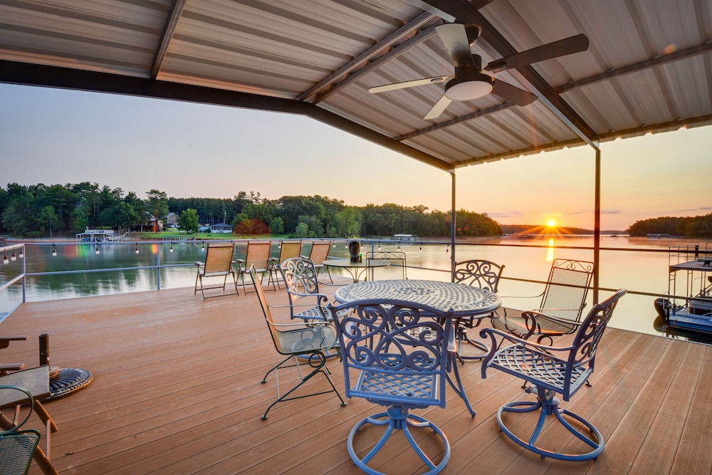 Grand Lakefront Home In Hartwell W/ Game Room! - Lake Hartwell