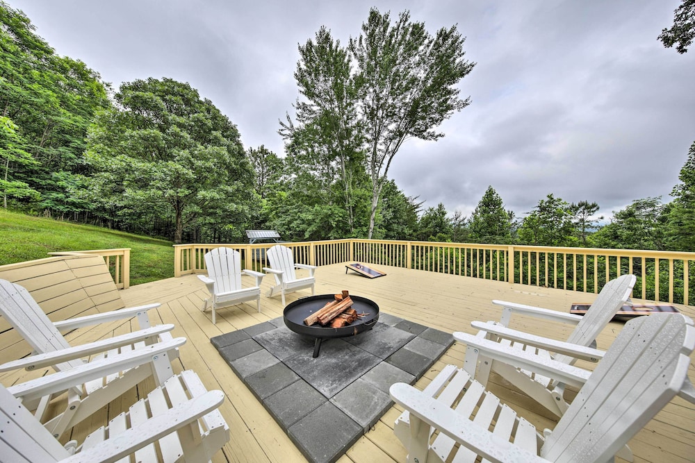 Huge Blairsville Cabin: Game Room + Mtn View! - Blairsville, GA