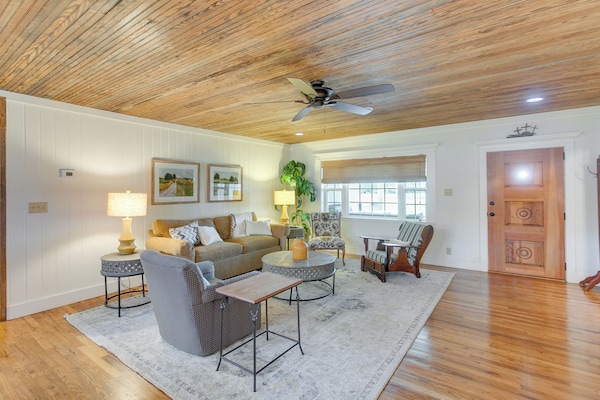 Beautiful Georgia Farmhouse Rental W/ Patio - Nashville, GA