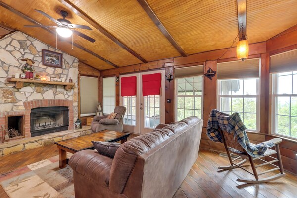 Mountaintop Ellijay Cabin W/ Private Hot Tub - Chatsworth, GA