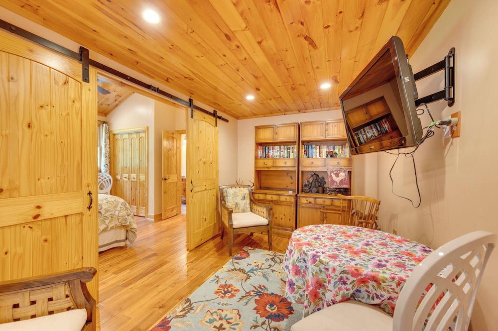 Barn-style Georgia Vacation Rental - Pet Friendly! - Macon, GA