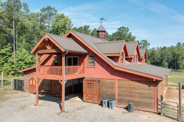 Barn-style Georgia Vacation Rental - Pet Friendly! - Macon, GA