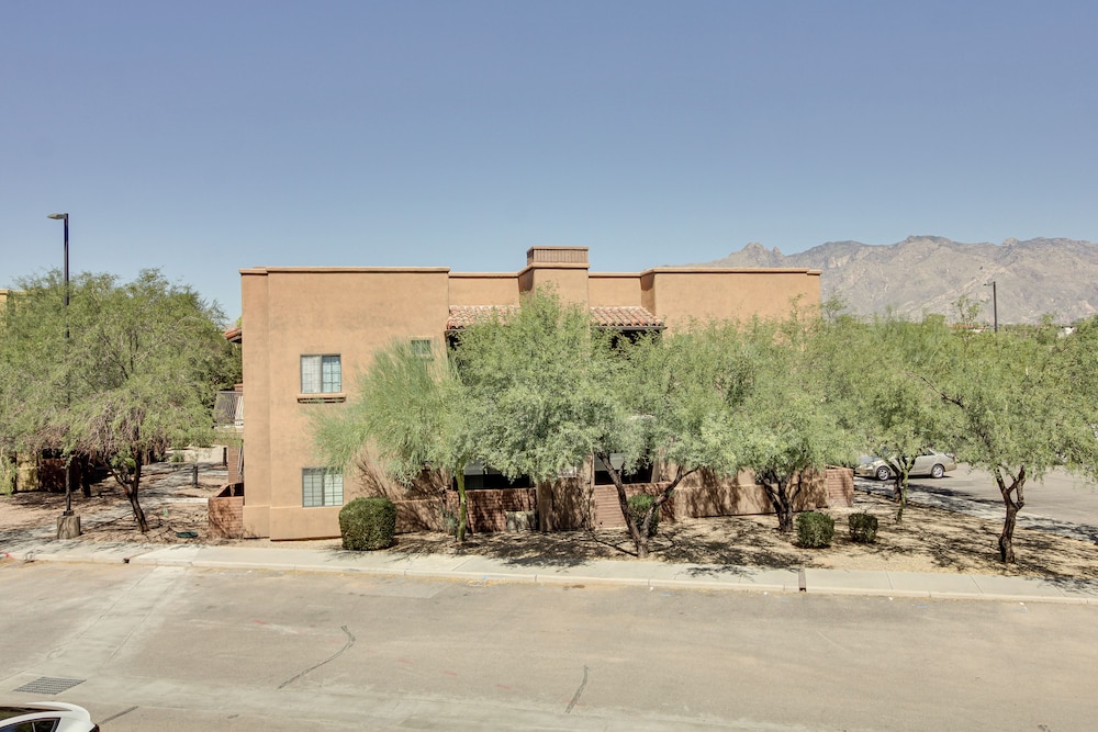 Central Tucson Condo W/ Community Pool + Hot Tub! - Casino Del Sol