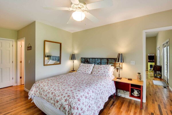 Spacious Georgia Escape W/ Fireplace, Deck & Grill - Tallulah Falls, GA