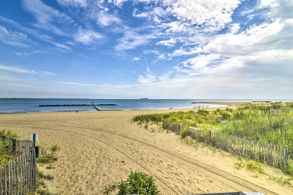 Inviting Norfolk Family Retreat: 1 Block To Beach! - Hampton, VA