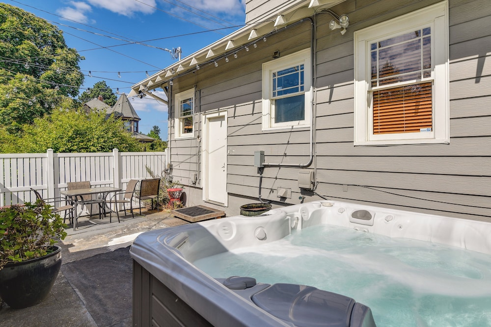 Walk To Williams District: Home W/ Hot Tub & Patio - Portland, OR