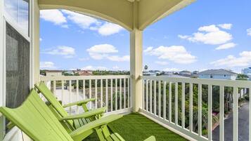 Casa de Férias, várias camas, pátio, vista para o jardim | Terrenos do alojamento