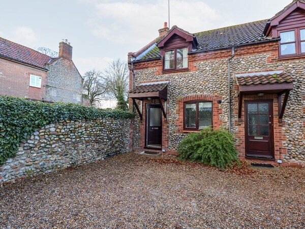 1 Crowlands Cottages - Holt