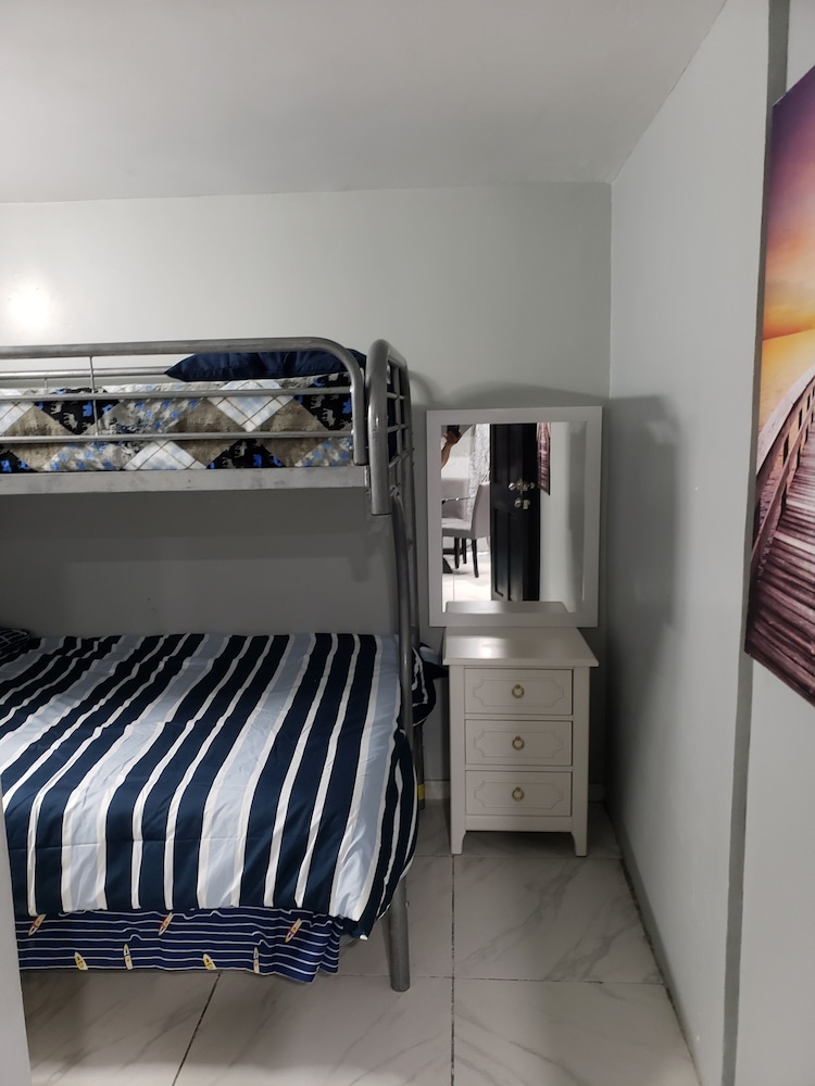 Private Gorgeous Cozy Modern Home/5 Min Drive From Beach, Righ Across From Park - Tijuana