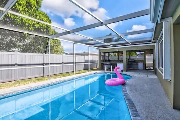 New Centrally Located Retreat Near Miami - Miramar, FL