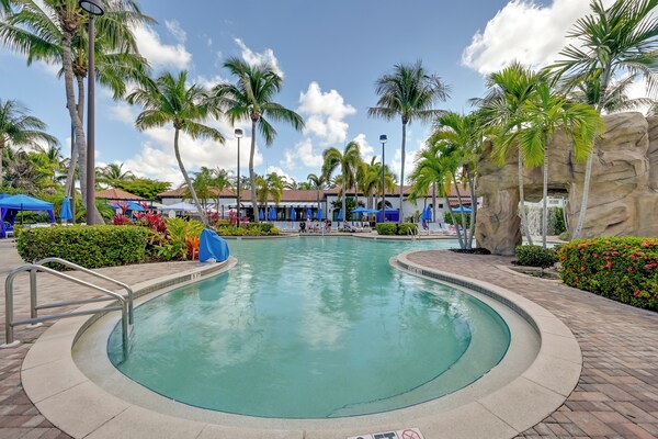 Luxe Naples Bay Resort Condo: Near Fifth Ave! - Naples, FL