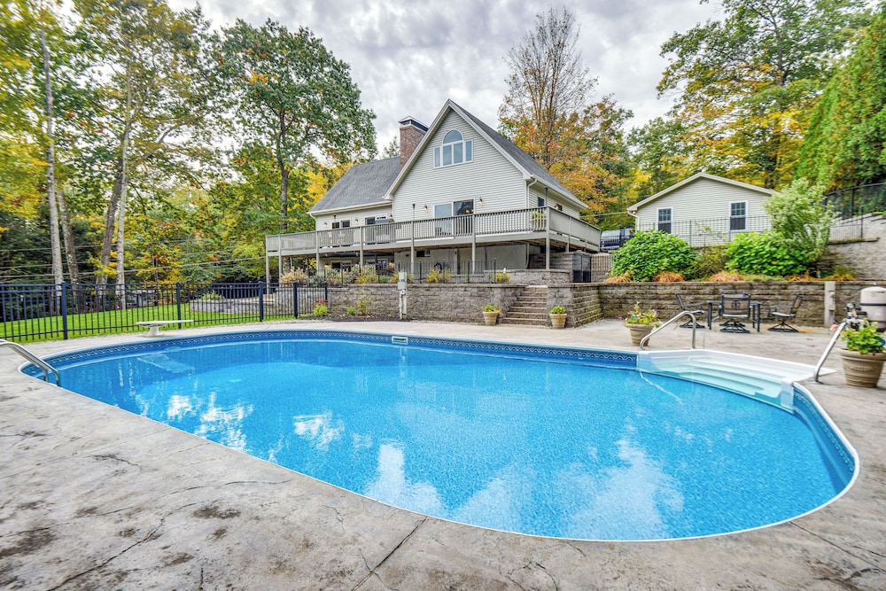 Milton Hidden Gem W/ Pool, Hot Tub & Fireplace! - New Hampshire