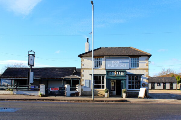 Dog And Partridge Inn - Cotswolds
