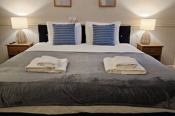 Quarto Clássico | Secretária, Wi-fi grátis, roupa de cama fornecida