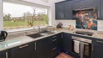 Casa de Campo | Cozinha privada | Um frigorífico, uma máquina de lavar louça, uma chaleira elétrica