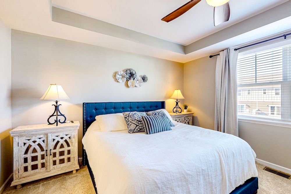 Modern Townhome With Resort-style Pool, Clubhouse, Lake For Fishing/kayaks - Beaufort, NC