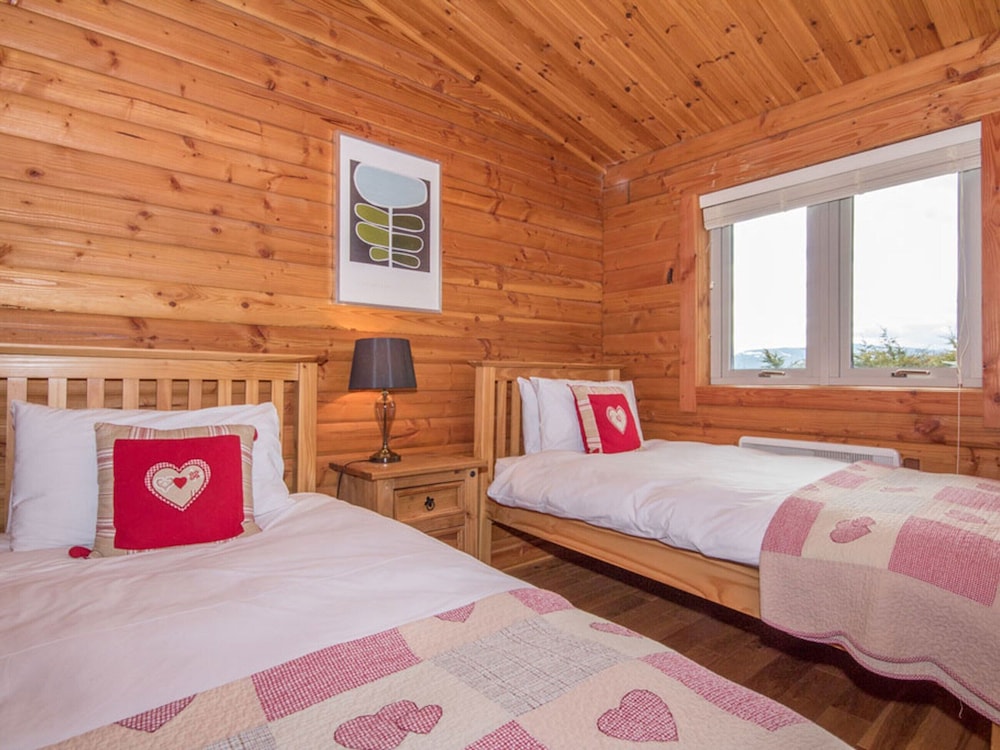 This Is A Great Property With Plenty Of Space For A Relaxing Break In This Ever-popular Area. - Aviemore
