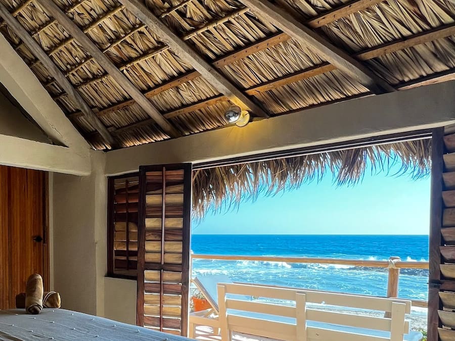 Quarto exclusivo, vista para a praia, de frente para a praia | Cofres nos quartos, Wi-Fi de cortesia, roupa de cama
