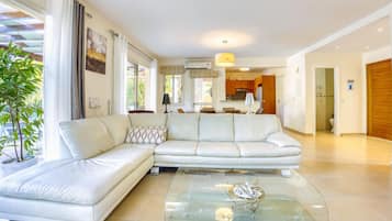 Casa, fumadores | 3 quartos, secretária