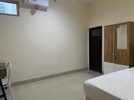 Quarto casal standard | Escrivaninha, Wi-Fi de cortesia, roupa de cama