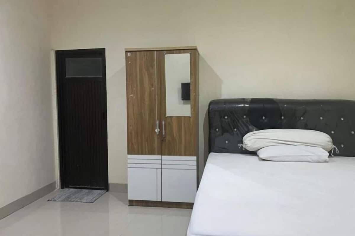Secretária, Wi-fi grátis, roupa de cama fornecida