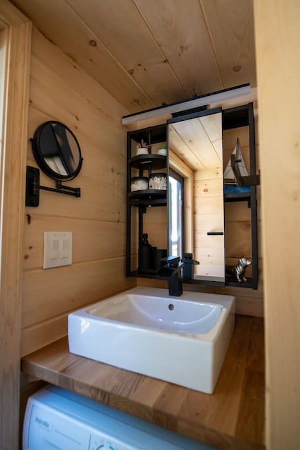 Chipmunk Tiny Home At The Woolly Bugger Inn - コロラド州