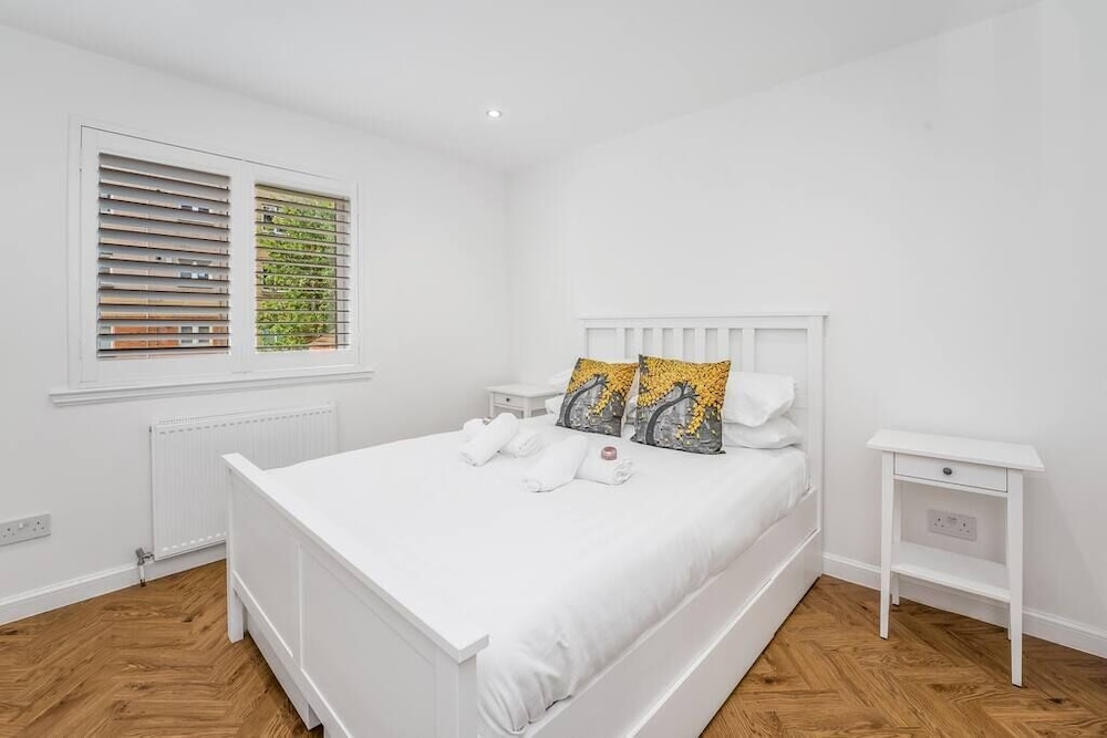 Luxury 2bed 2bath-ground Floor-free Parking - Edinburgh